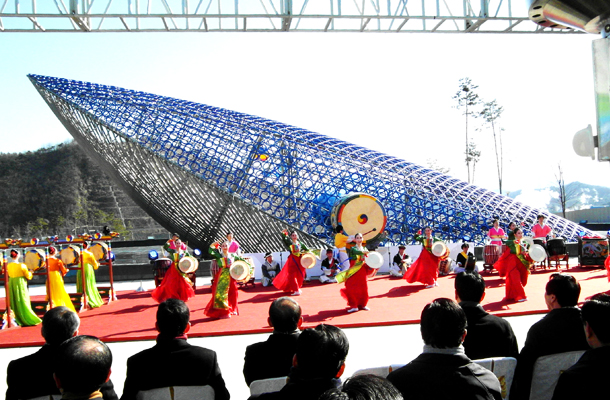 HORIE Corporation / titanium monument